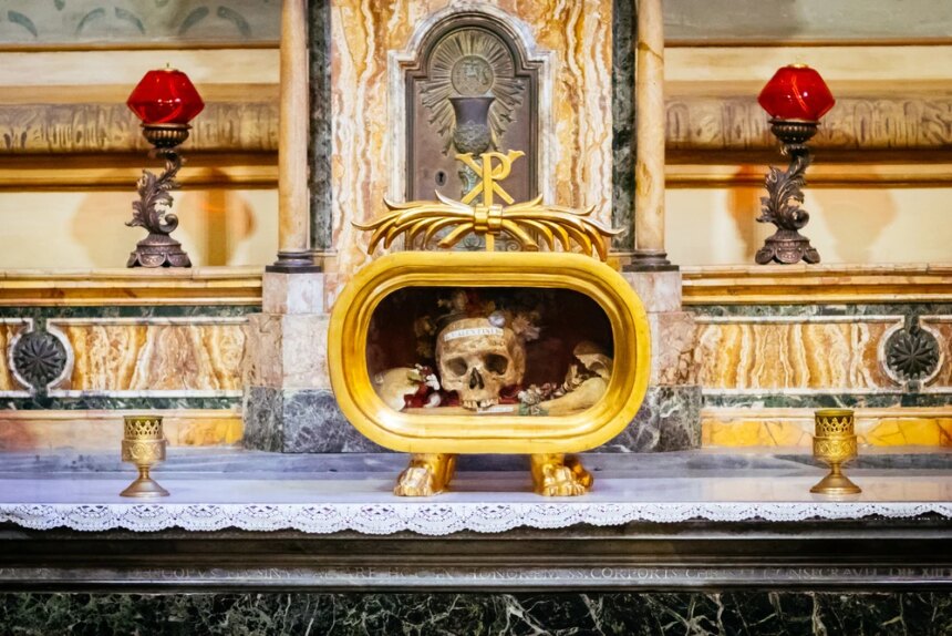 St. Valentinus: Hoe een onthoofde martelaar de patroonheilige van de ...