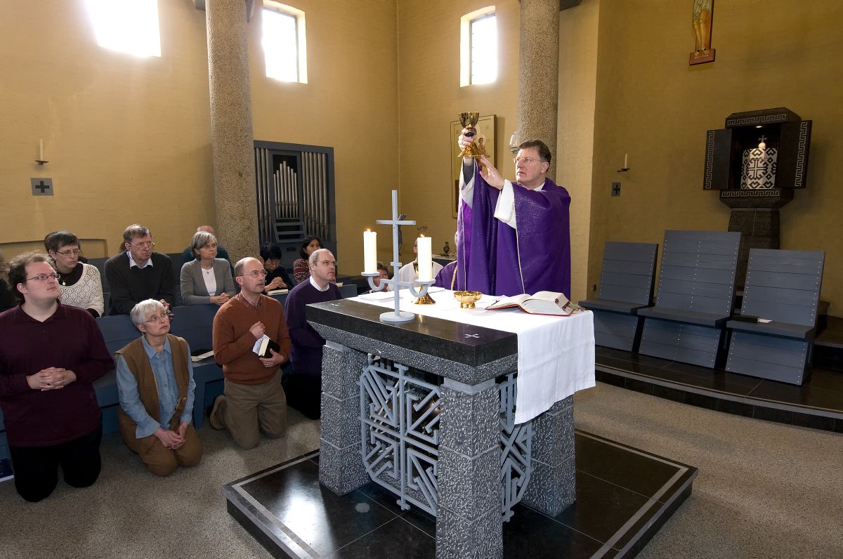 Een vergeten aspect van de liturgie: de zetel van de celebrant ...