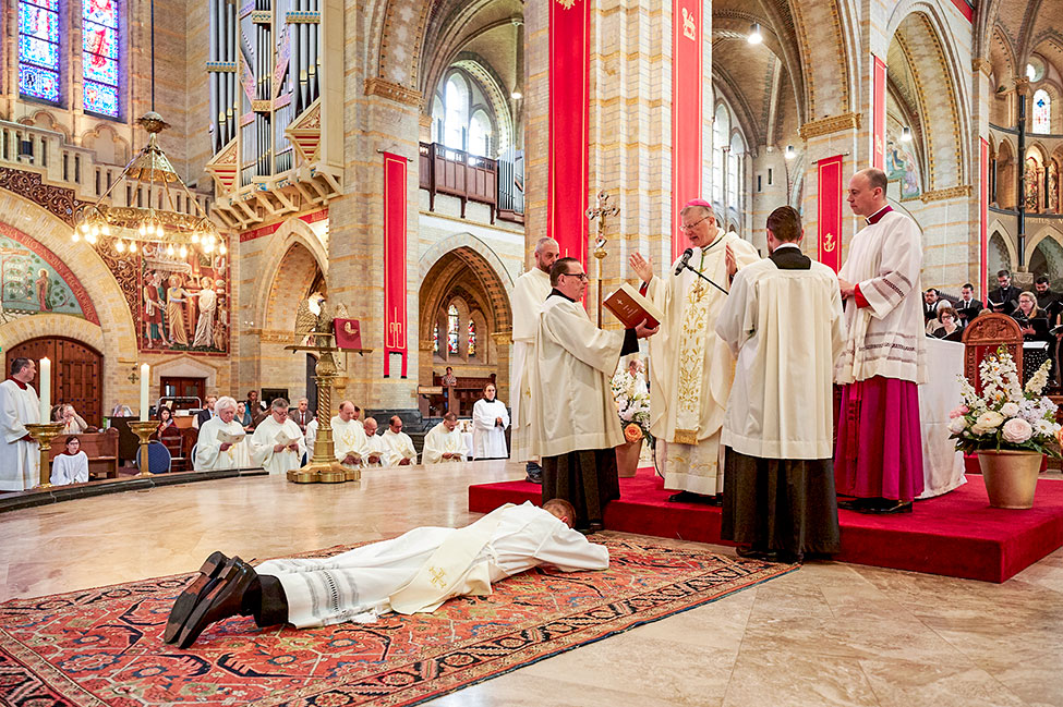 Fotoserie priesterwijding - ExploreCatholic