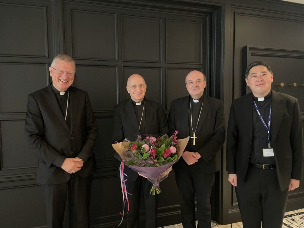 Nieuwe Apostolisch Nuntius op Schiphol aangekomen - ExploreCatholic