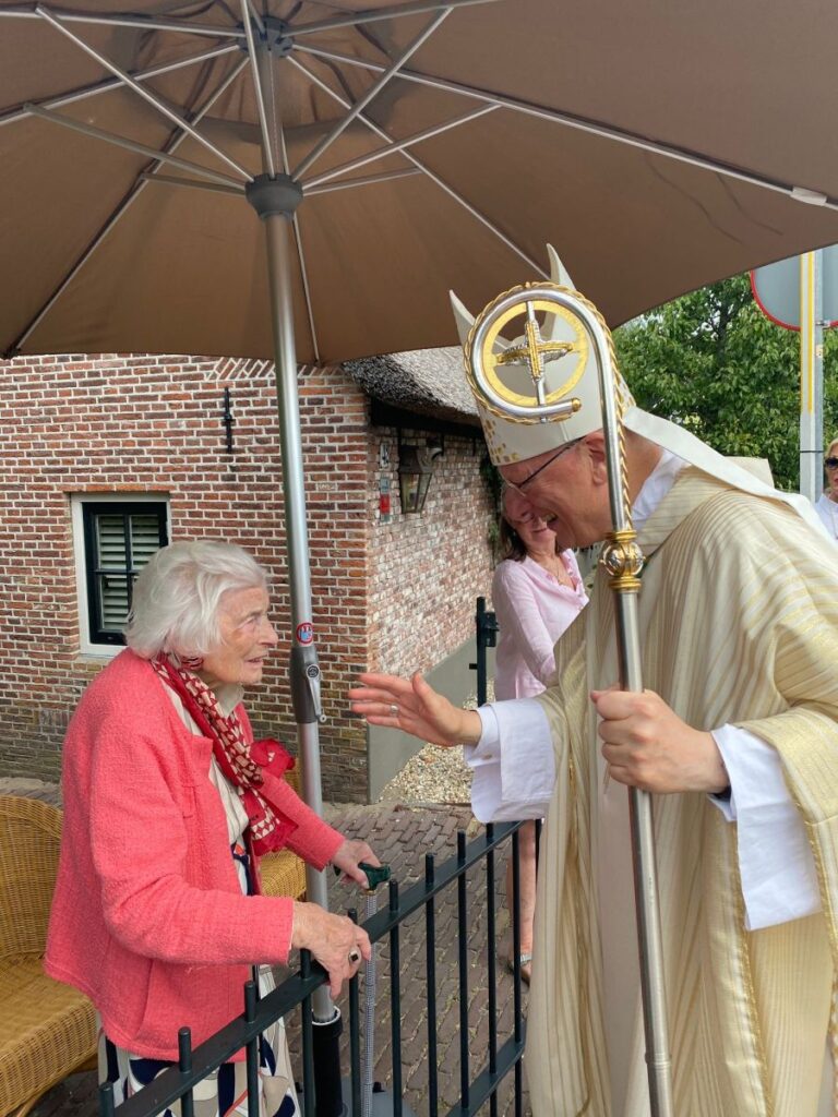 Sint Jansprocessie in Laren feestelijk verlopen - ExploreCatholic