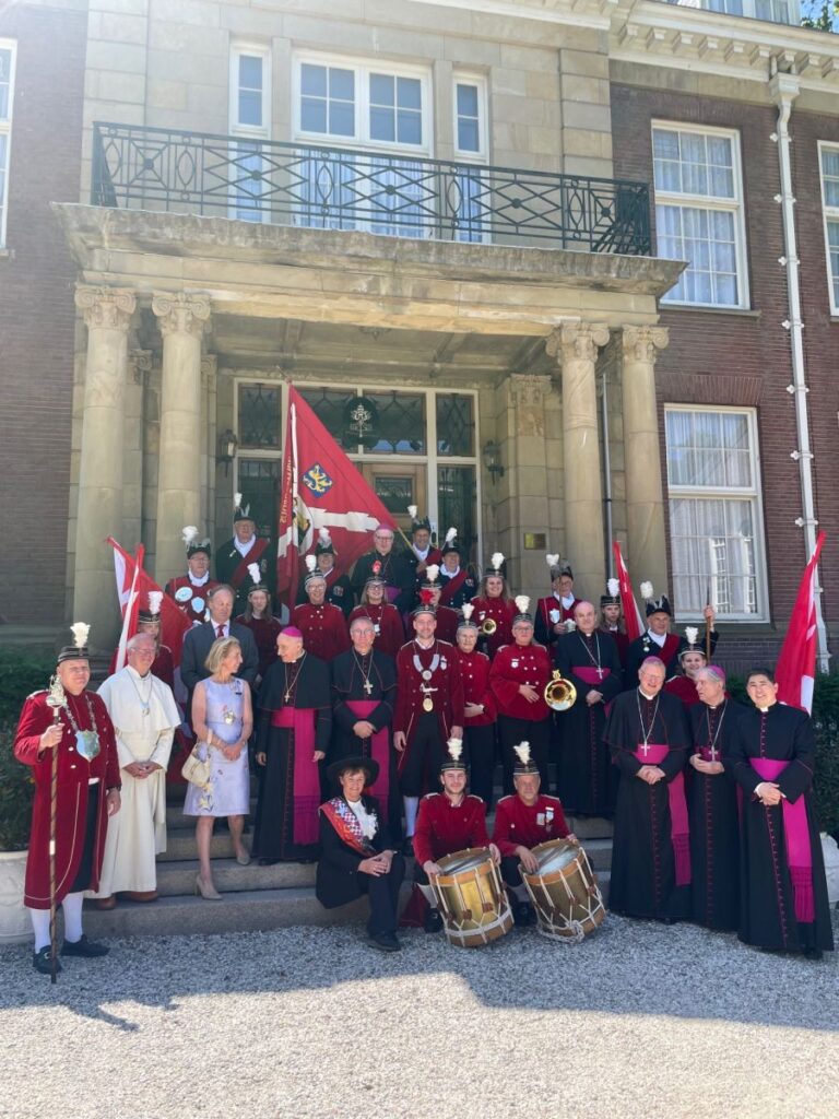 Feestelijke Pausmis met nieuwe Nuntius - ExploreCatholic