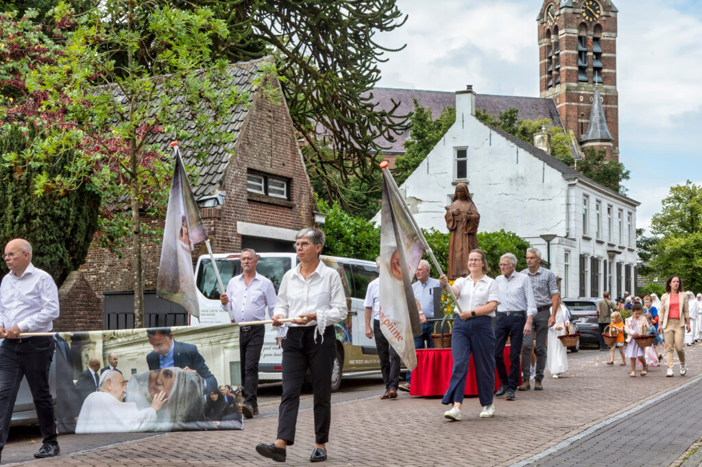Fotoreportage feestdag van de heilige Zuster Marie Adolphine ...