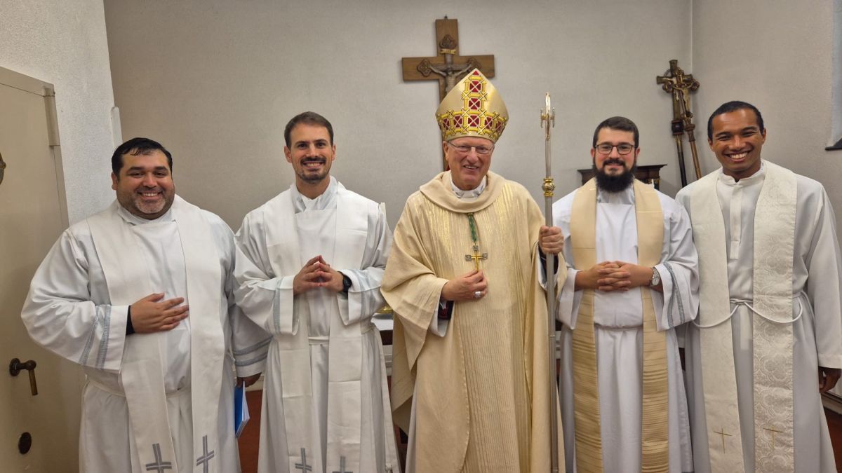 Corona-priesters vieren vijf jaar priesterschap - ExploreCatholic