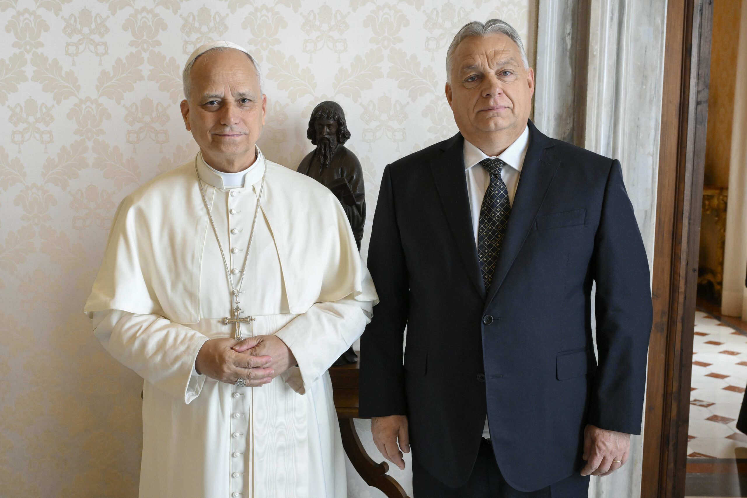 Paus Leo XIV ontmoet Viktor Orbán in Vaticaanstad - ExploreCatholic