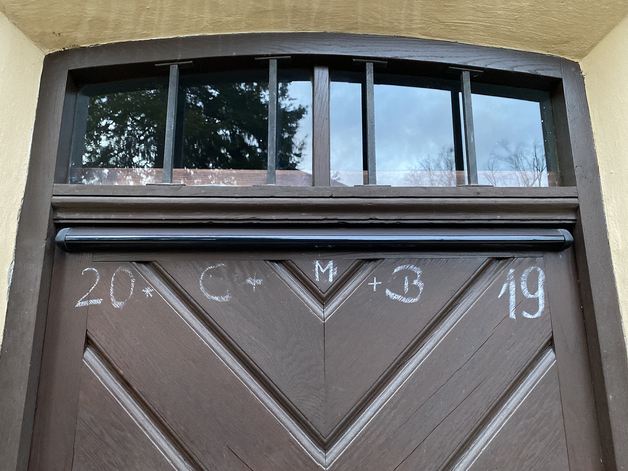 Hoe uw huis te zegenen op het feest van Epifanie 2026 - ExploreCatholic